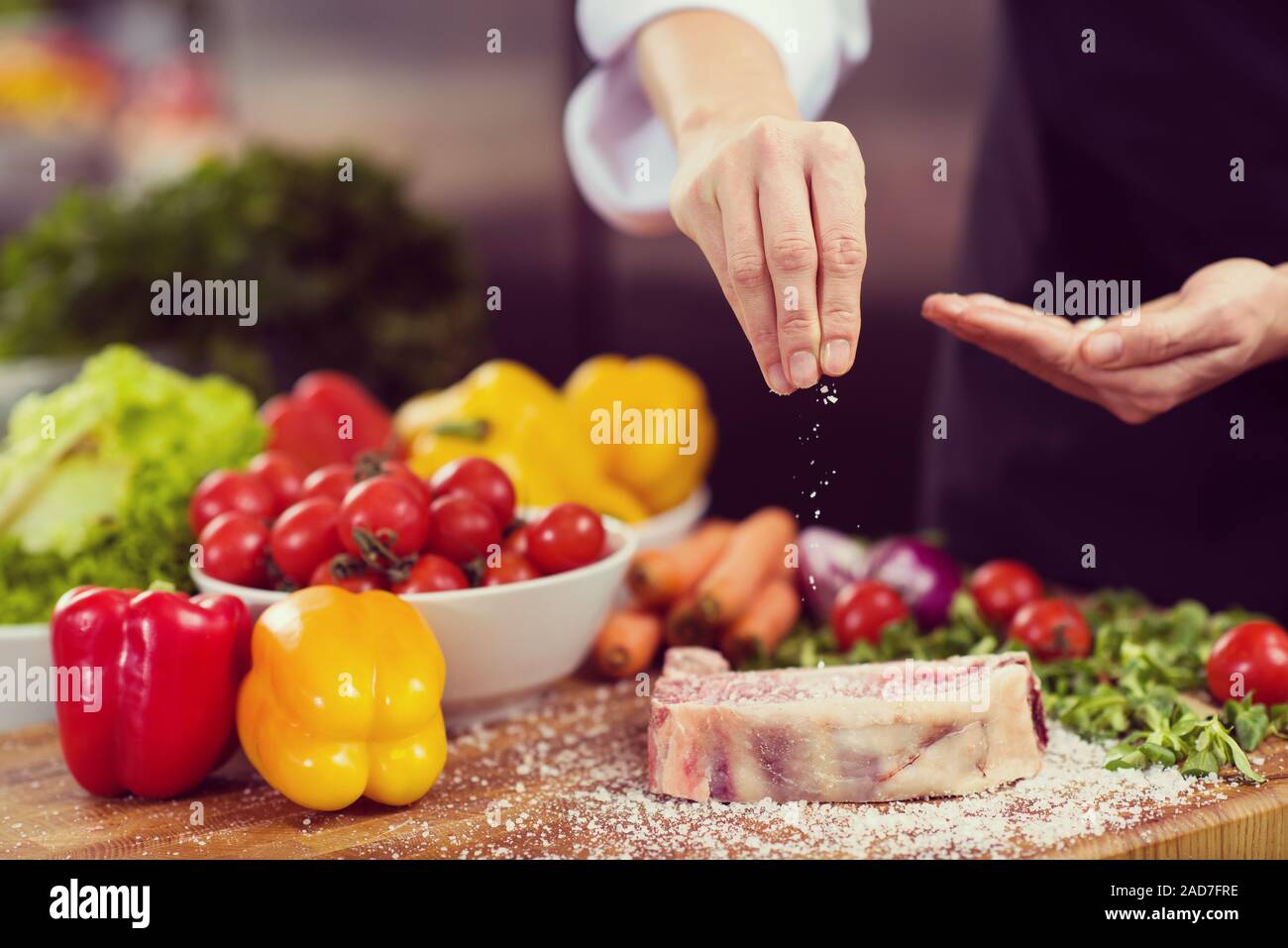 Chef putting salt on juicy slice of raw steak Stock Photo - Alamy