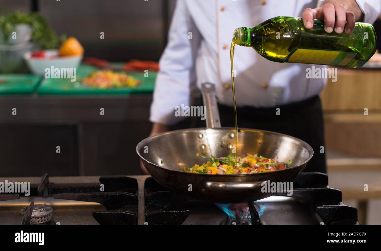 Flipping in wok hi-res stock photography and images - Alamy
