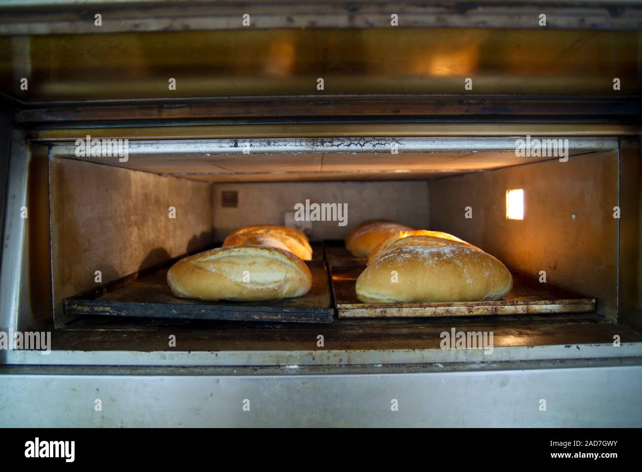 Loaves of bread oven hi-res stock photography and images - Alamy