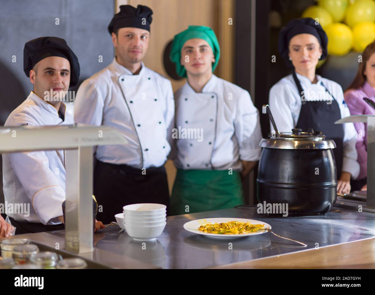Chefs in kitchen presenting hi-res stock photography and images - Alamy