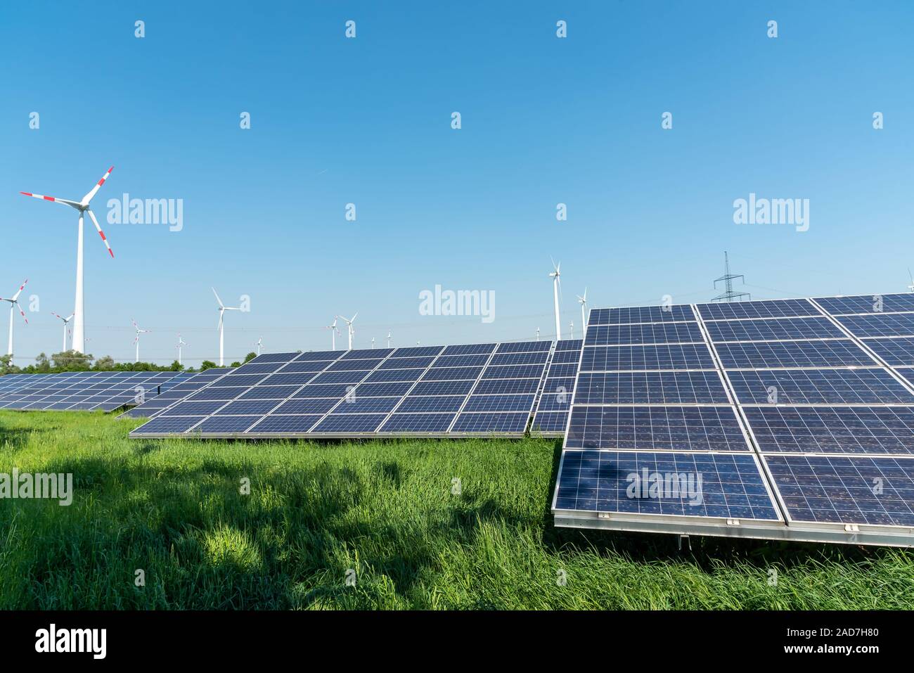 Renewable energy transmission lines hi-res stock photography and images ...