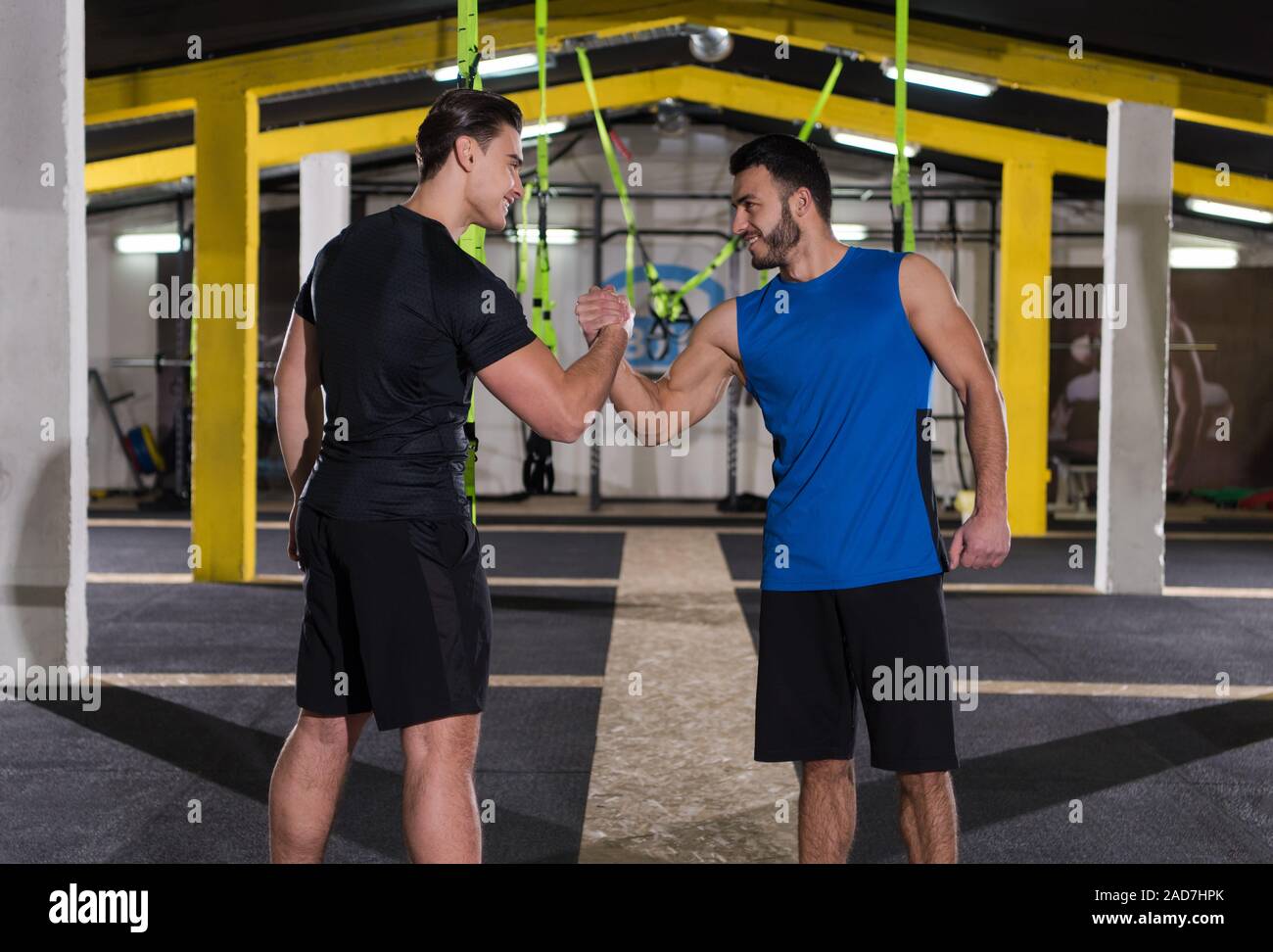 Male athletes high five hi-res stock photography and images - Alamy