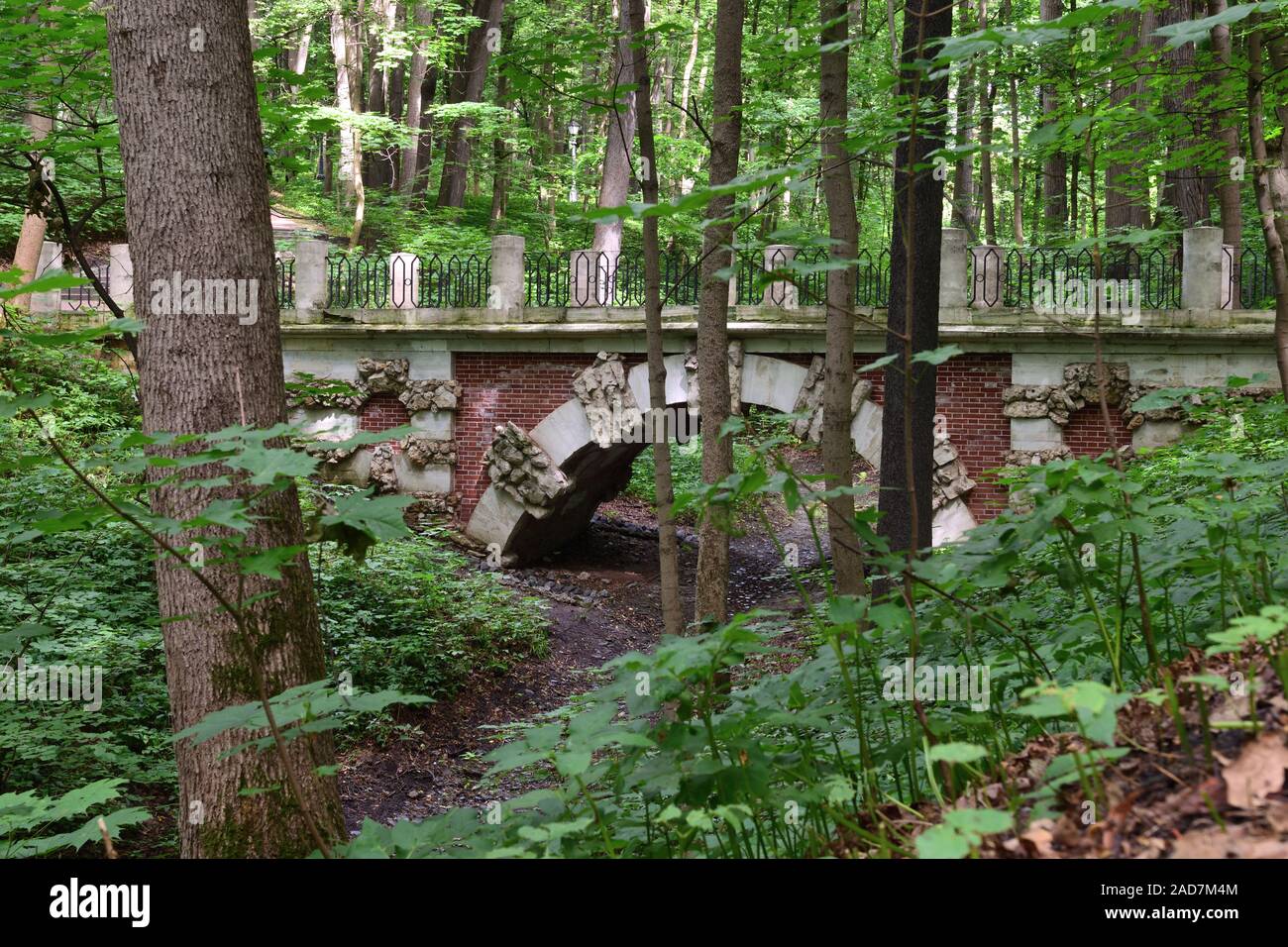 Grotesquebridge hi-res stock photography and images - Alamy