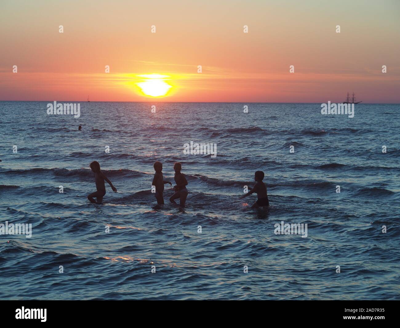 Children splashing sea hi-res stock photography and images - Alamy