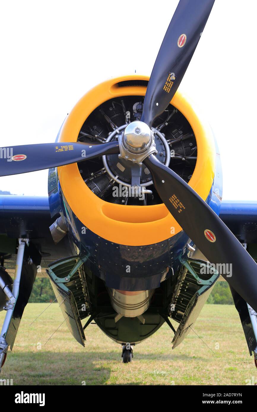 Torpedo Bomber Grumman TBM 3E Avanger, HB-RDG, Charlie's Heavy ...