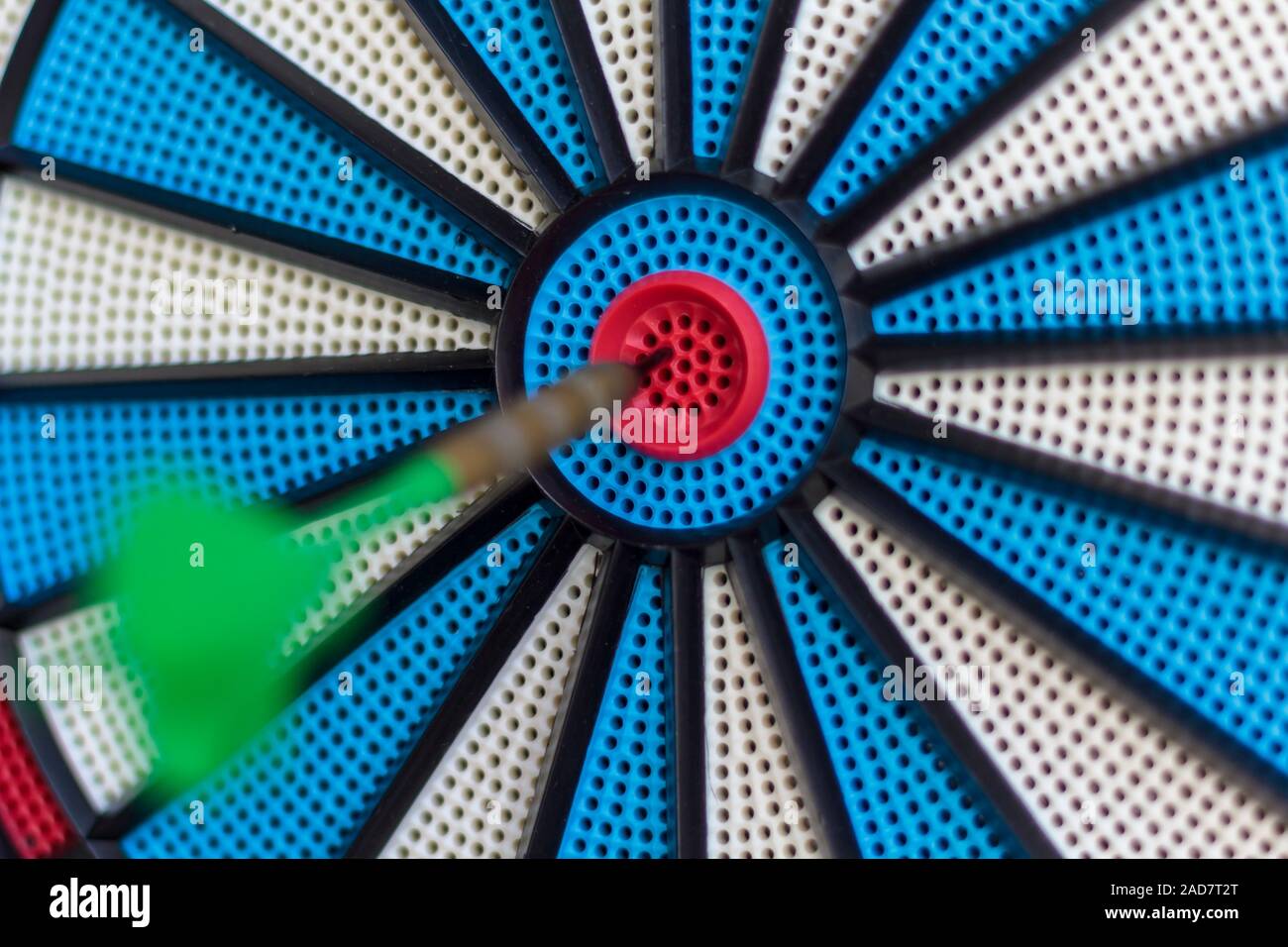 Dart hitting in the target center Stock Photo - Alamy