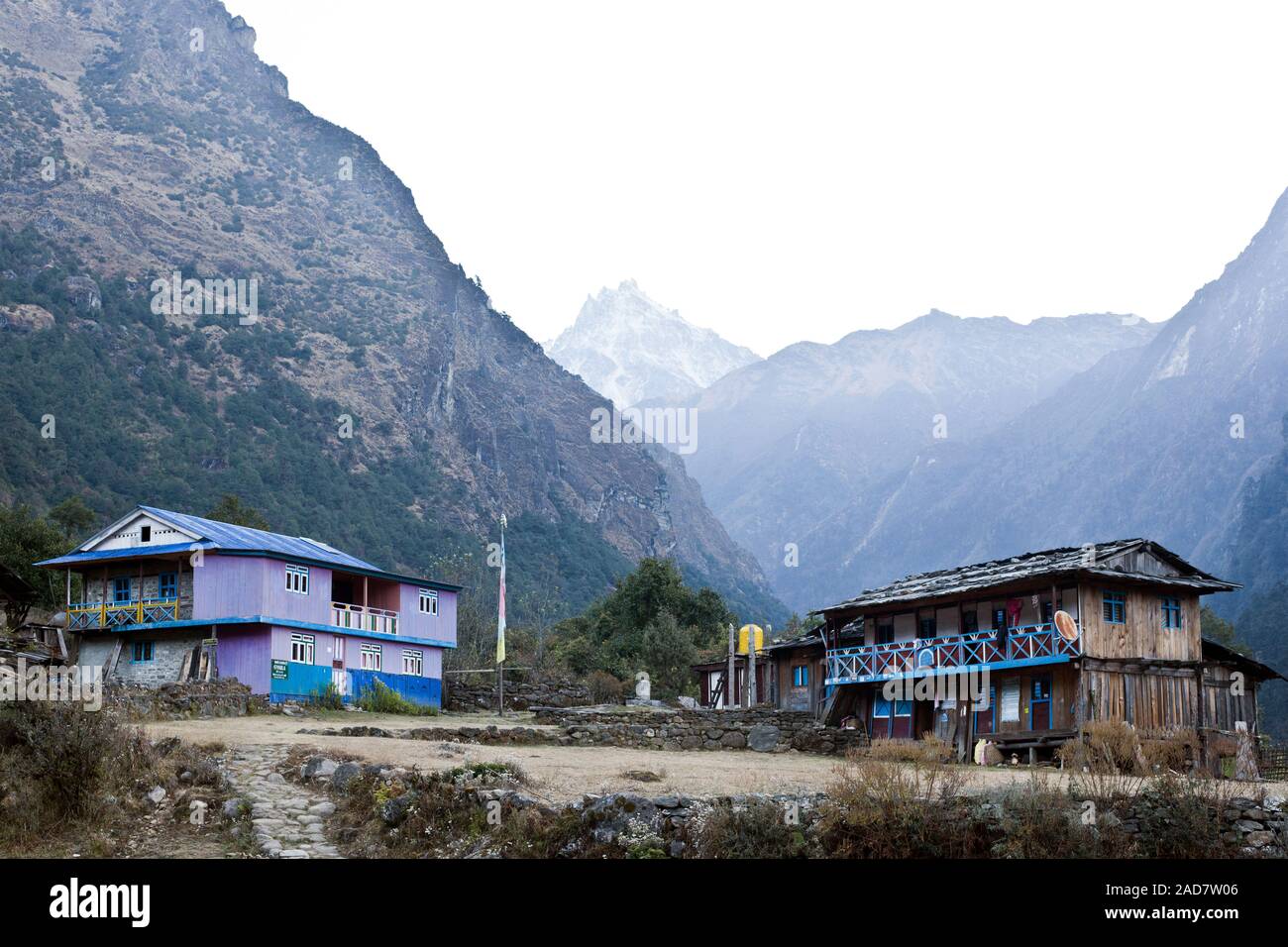 Traditional nepali houses hi-res stock photography and images - Alamy