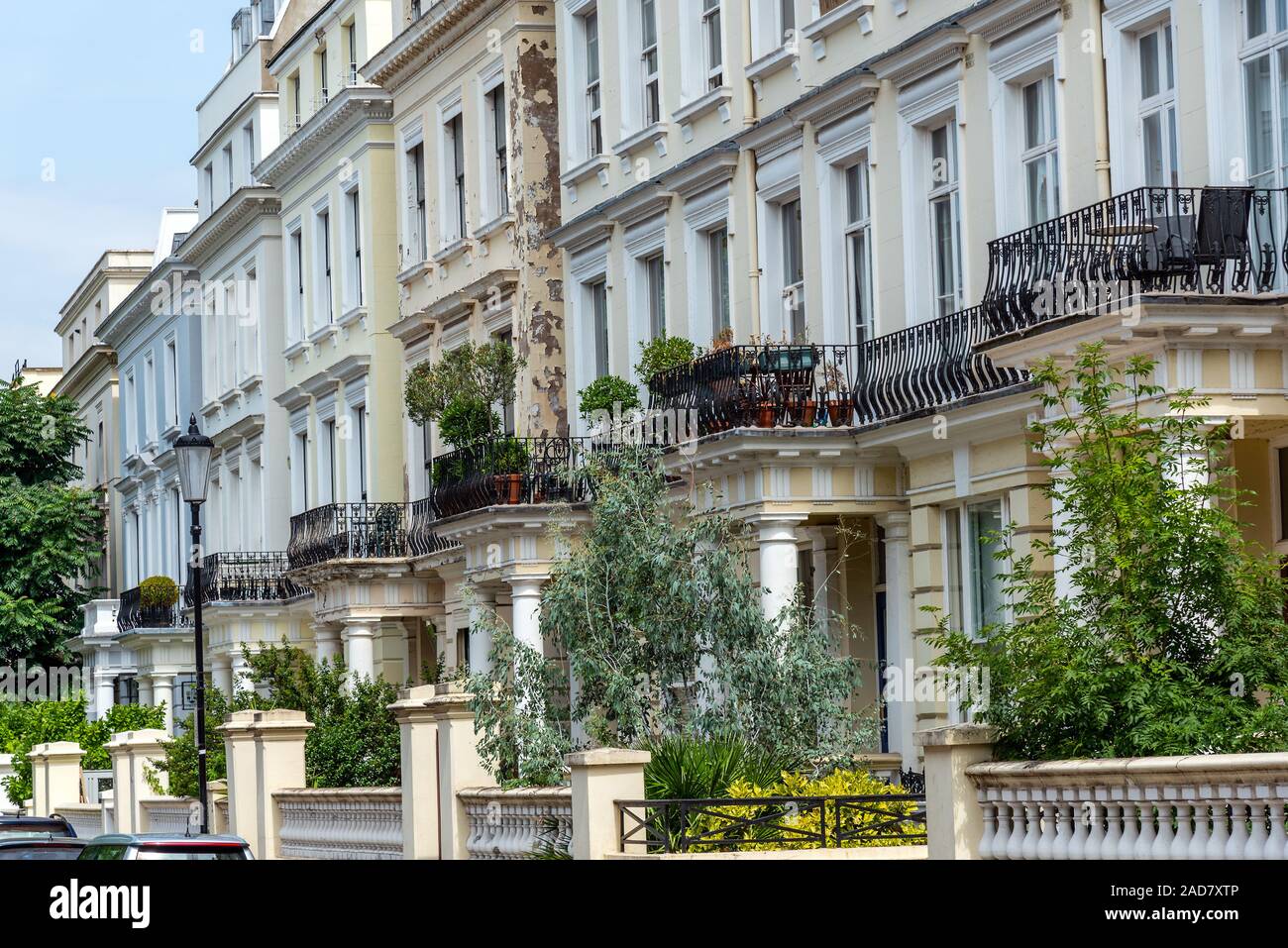 Detached houses london hi-res stock photography and images - Alamy