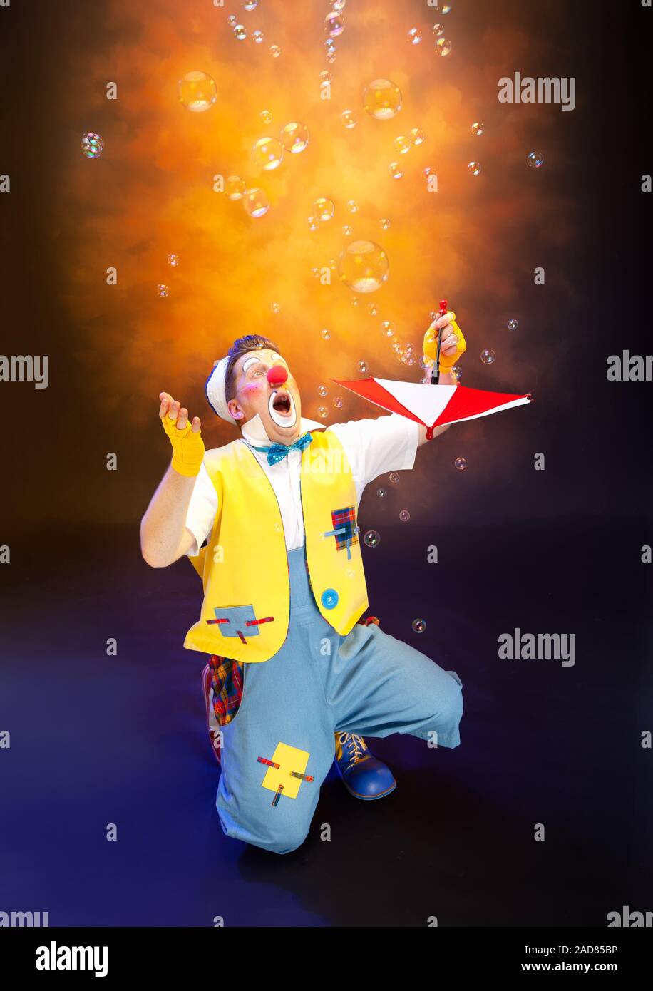 Smiling clown hi-res stock photography and images - Alamy