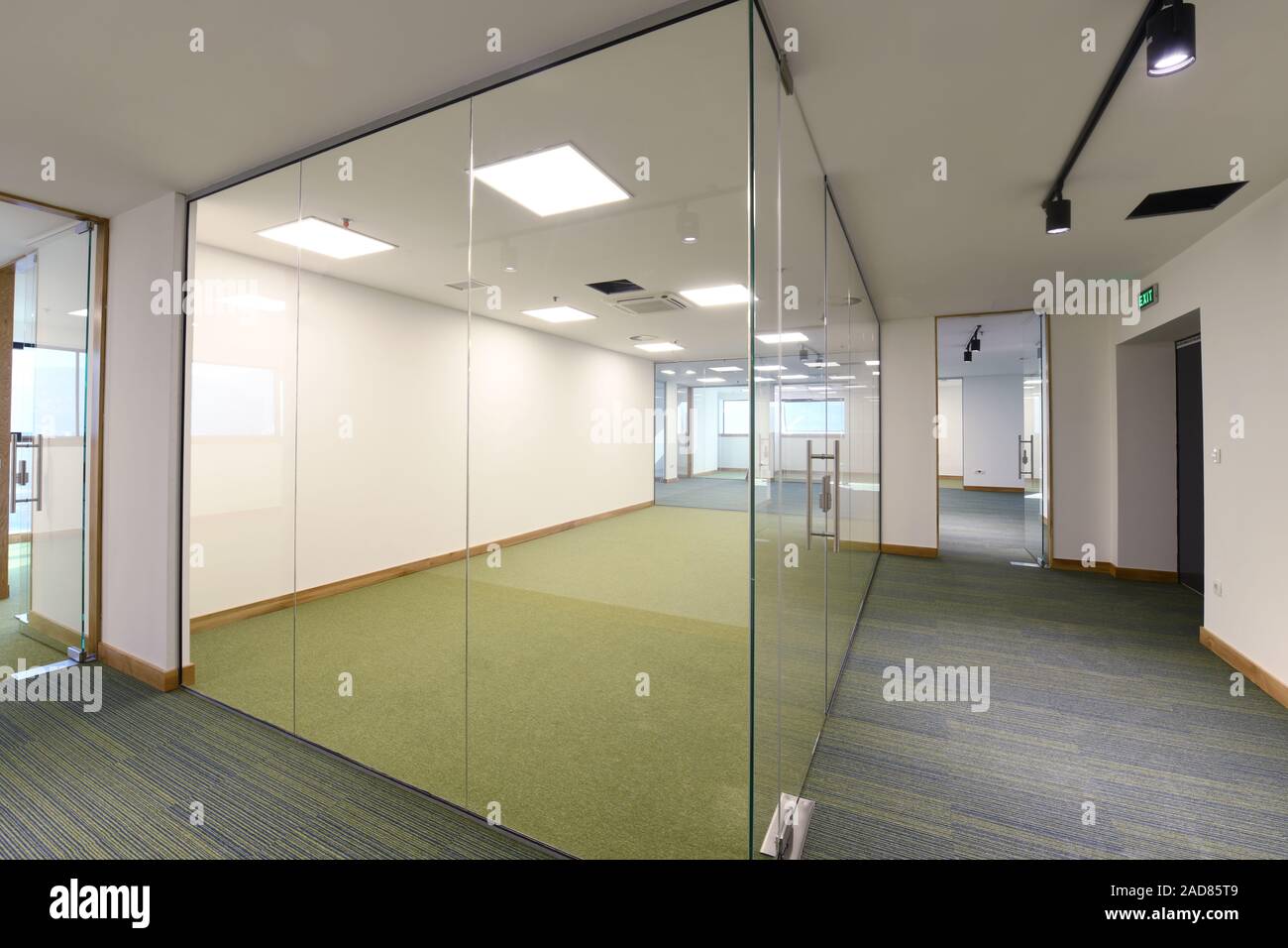new empty office Stock Photo - Alamy