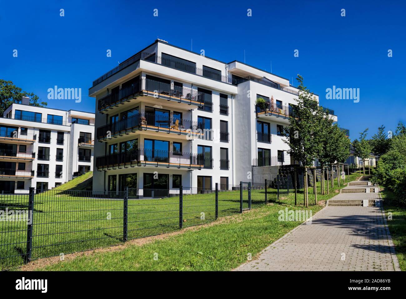 Living in the countryside hi-res stock photography and images - Alamy