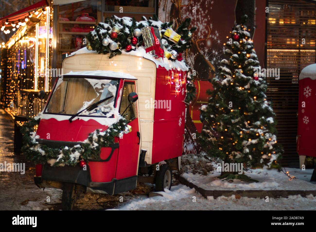 Christmas and New Year street decoration festive lights, bokeh in the ...