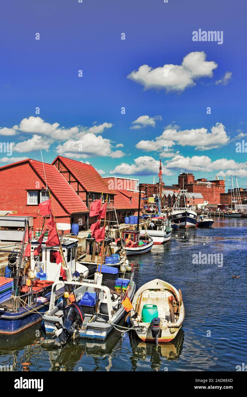 Old harbour building hi-res stock photography and images - Alamy