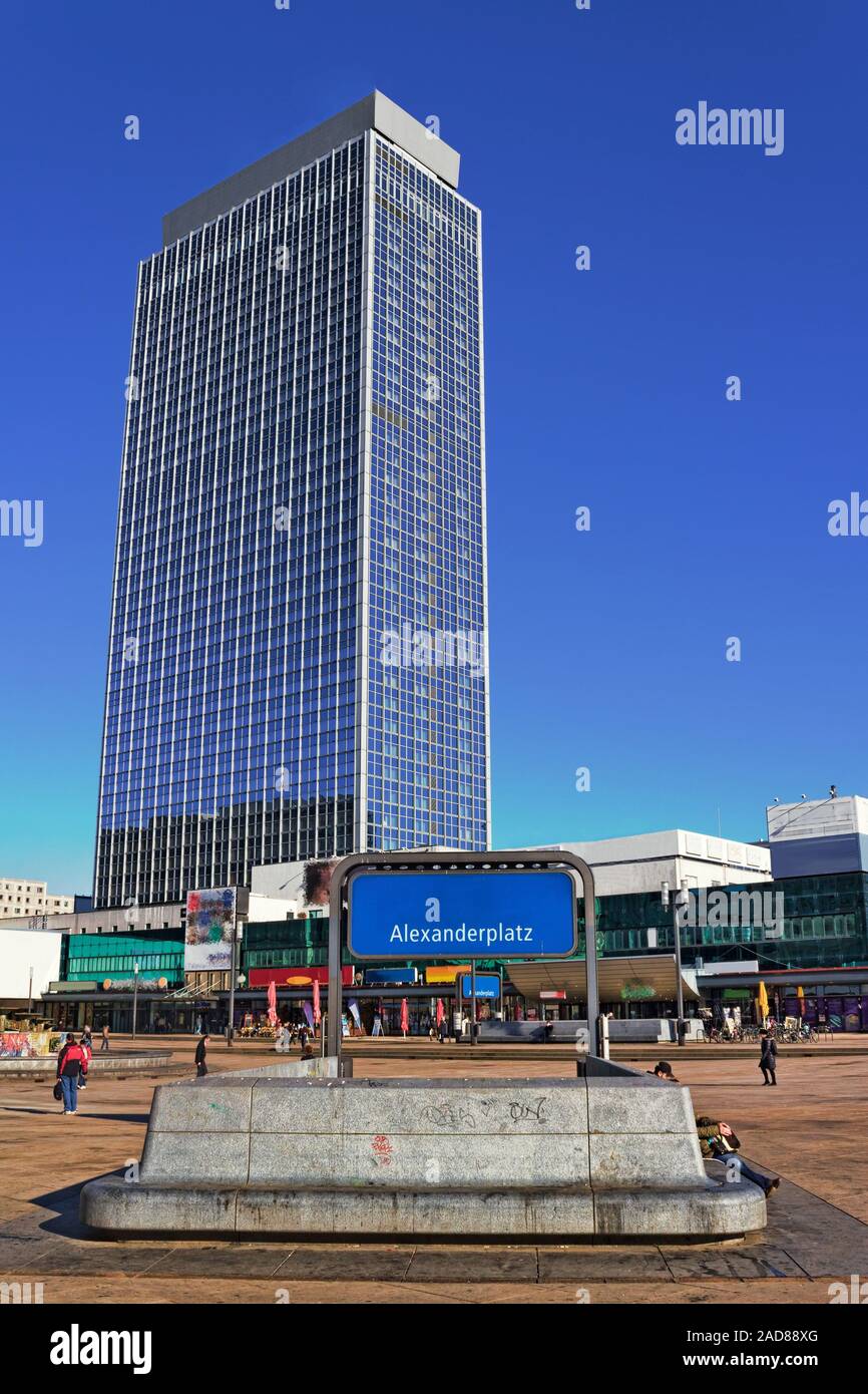 Berlin alexanderplatz hi-res stock photography and images - Alamy