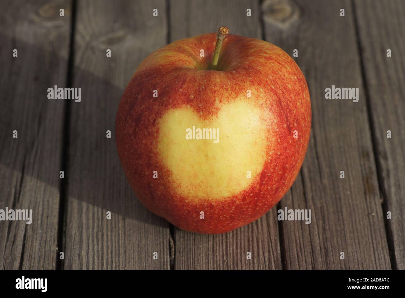 Malus domestica Jonagored, Apple, heart on skin Stock Photo - Alamy