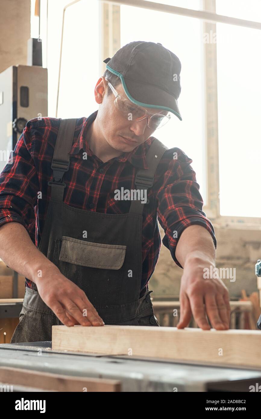 Block planing hi-res stock photography and images - Alamy