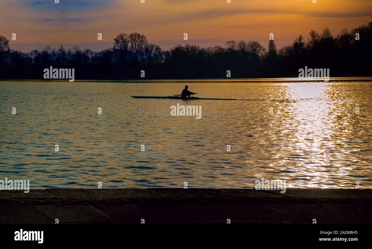 Woman rowing boat silhouette hi-res stock photography and images - Alamy