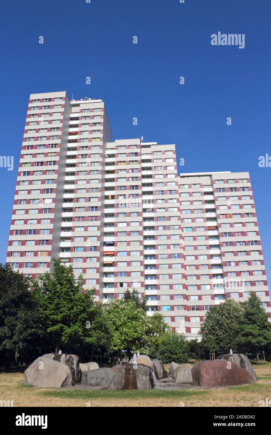 High rise complex hi-res stock photography and images - Alamy