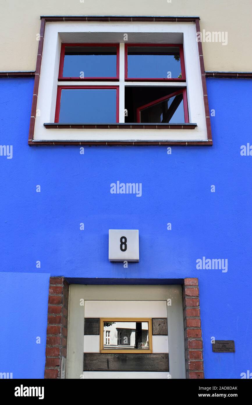 Parrot house hi-res stock photography and images - Alamy