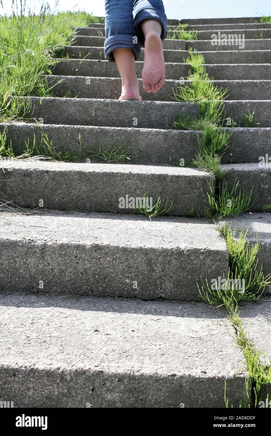 Jeans barefoot hi-res stock photography and images - Alamy