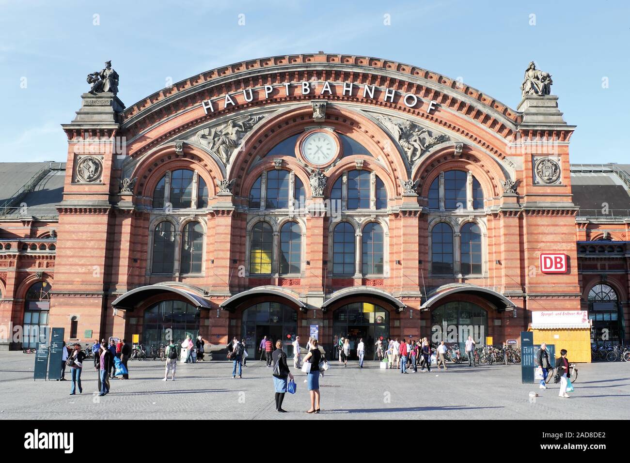 Bremen central station hi-res stock photography and images - Alamy