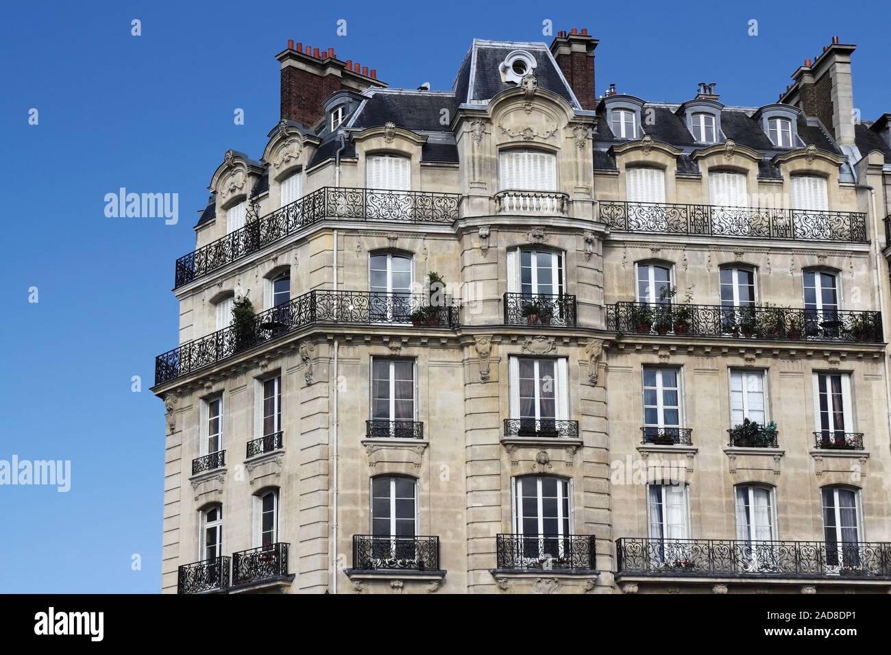Parisian house hi-res stock photography and images - Alamy