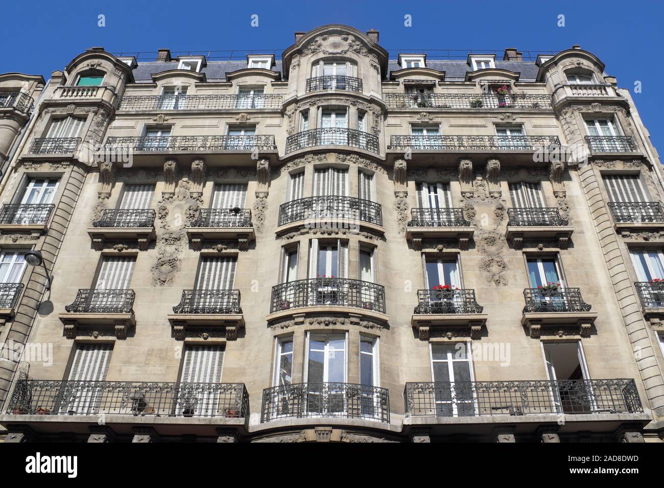 Parisian house hi-res stock photography and images - Alamy