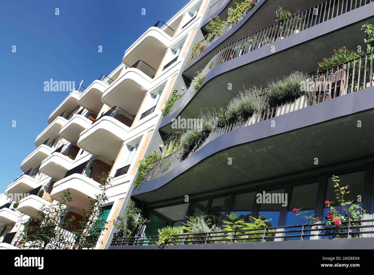 Facades horizontal hi-res stock photography and images - Alamy