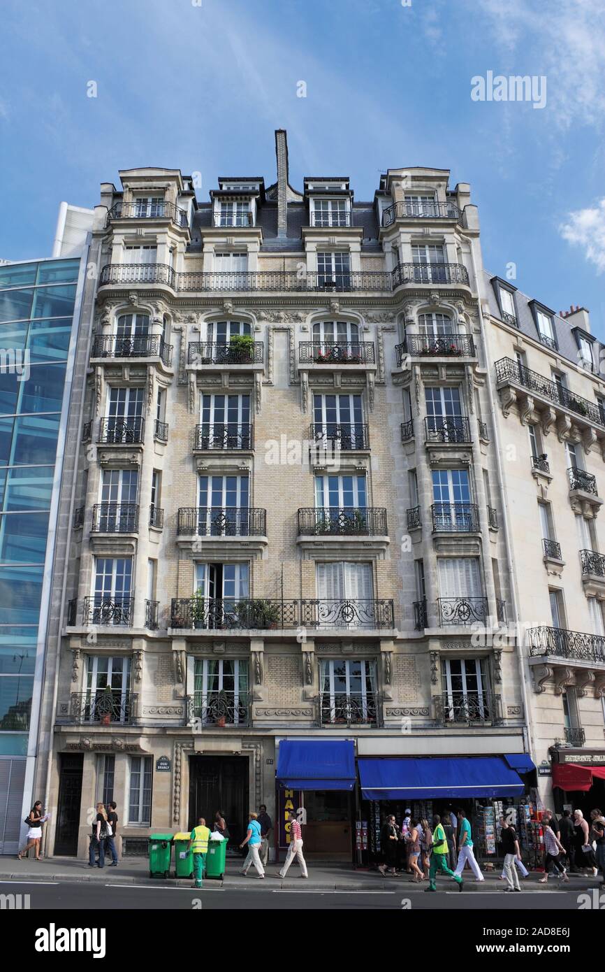 Corner house paris hi-res stock photography and images - Alamy