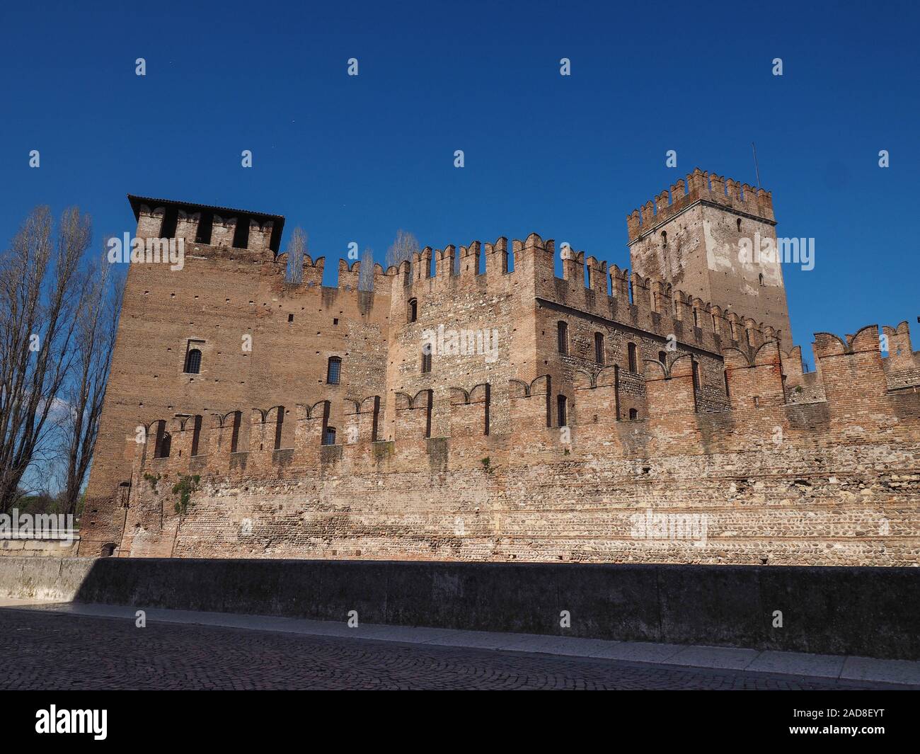 Castelvecchio Bridge aka Scaliger Bridge in Verona Stock Photo - Alamy