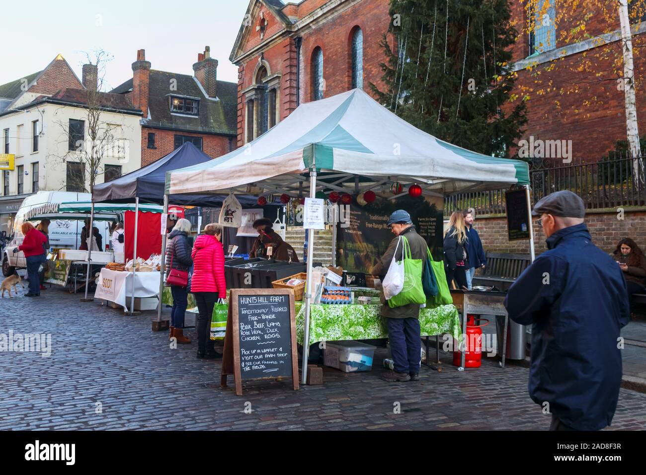 Market stalls and shops in the area hi-res stock photography and images ...