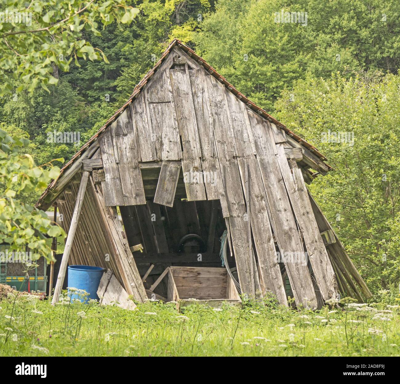 Total collapse hi-res stock photography and images - Alamy