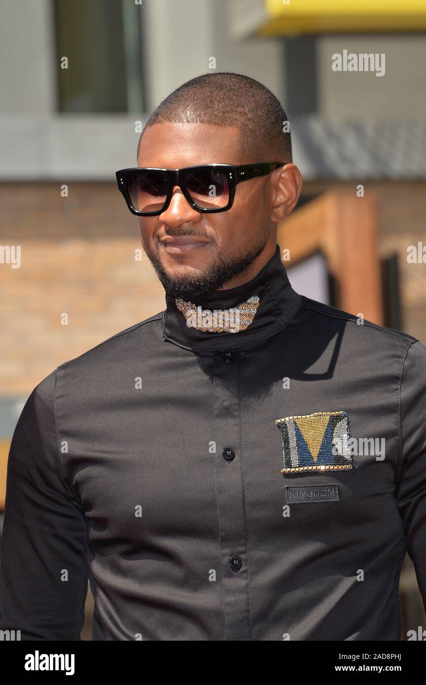 Usher star ceremony los angeles hi-res stock photography and images - Alamy