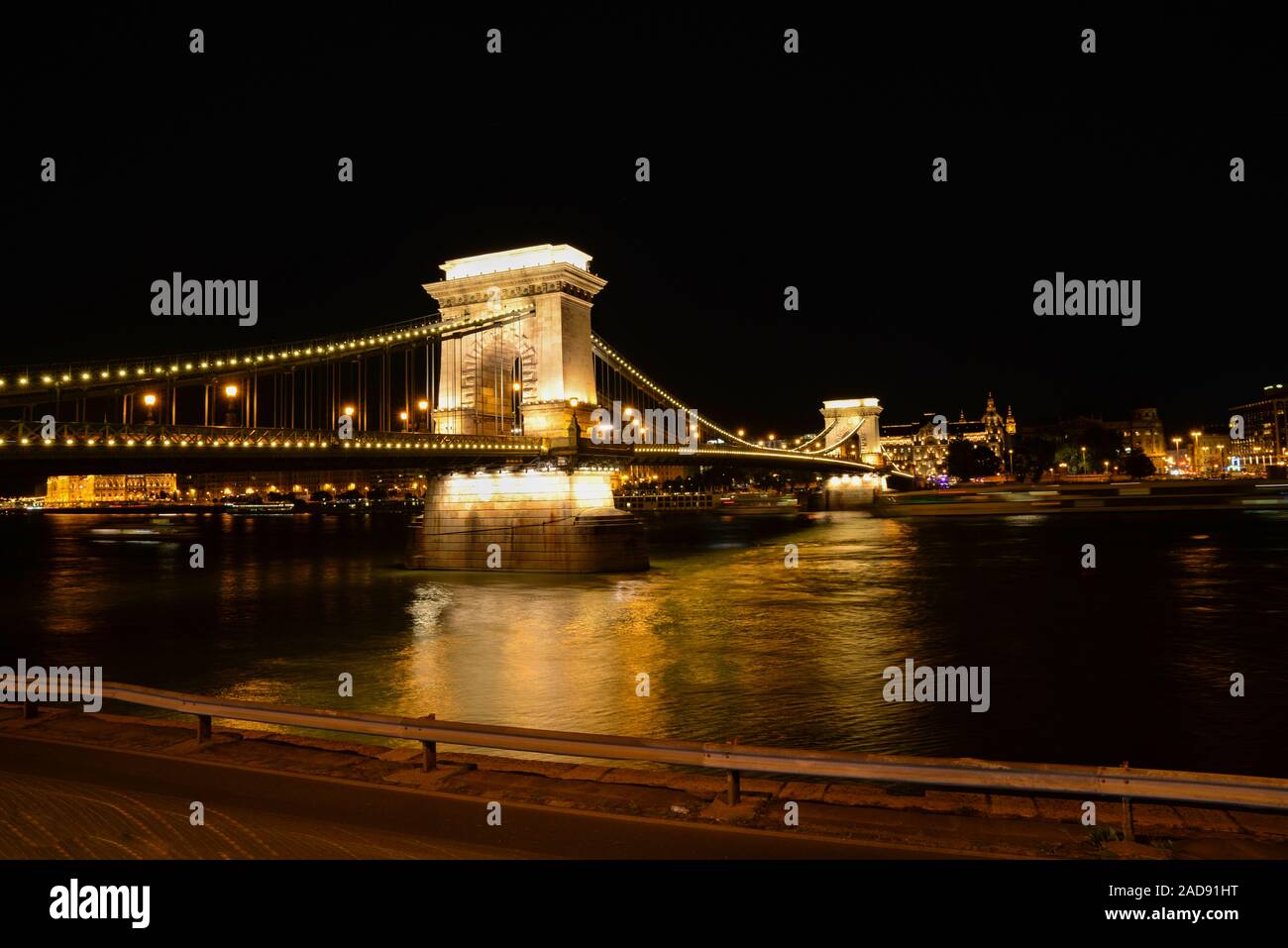 Chain Bridge at night Stock Photo - Alamy
