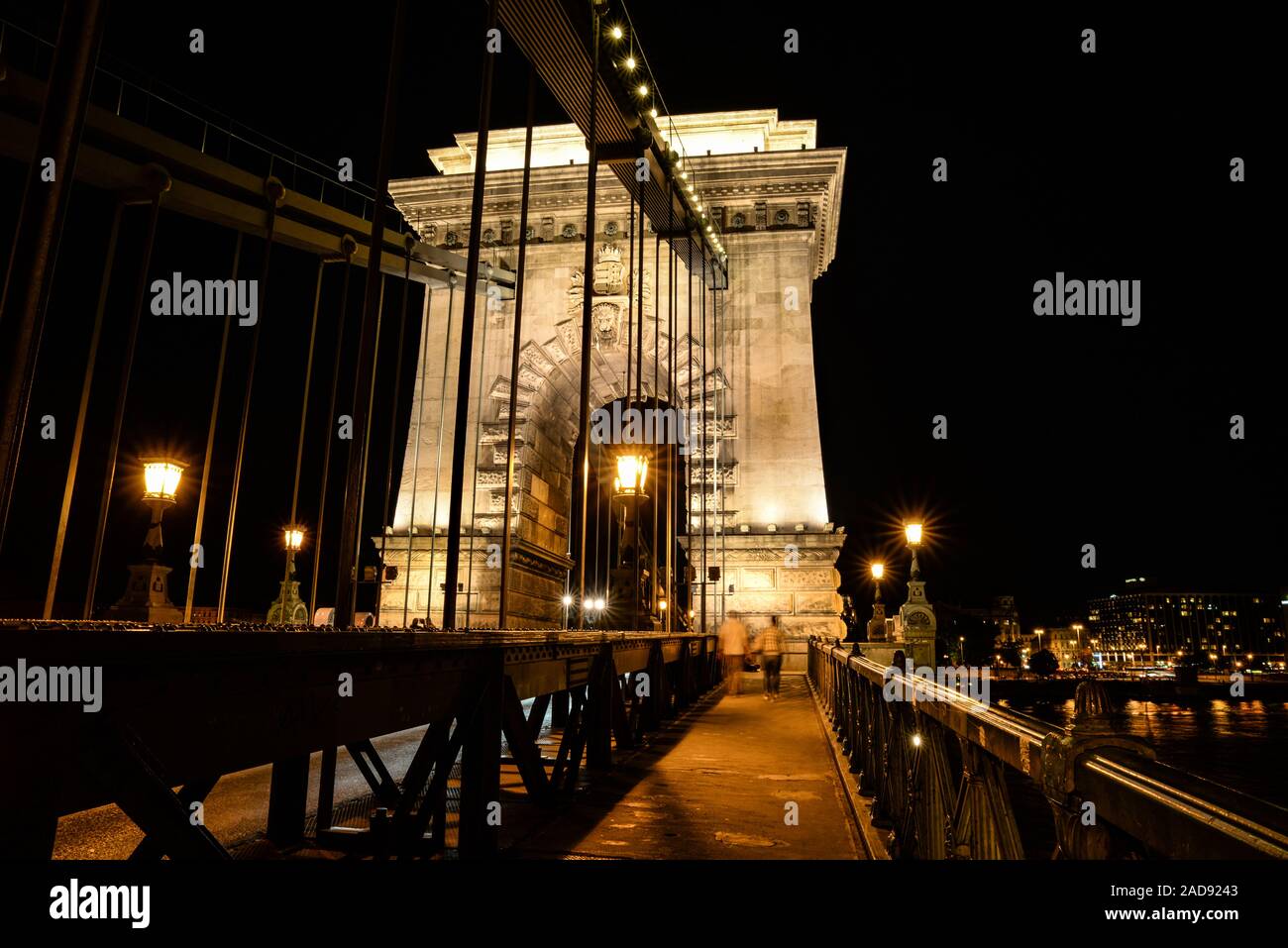 Chain Bridge at night Stock Photo - Alamy
