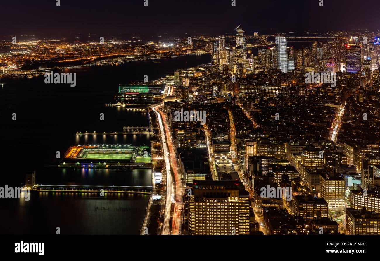 Manhattan mid town skyline at night hi-res stock photography and images ...