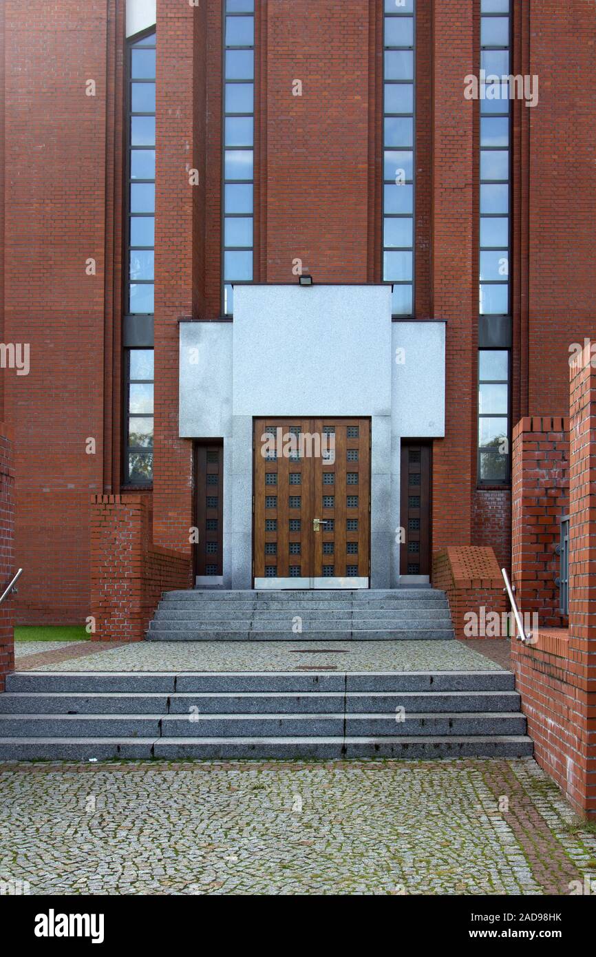 The main entrance to the building of red brick Stock Photo - Alamy