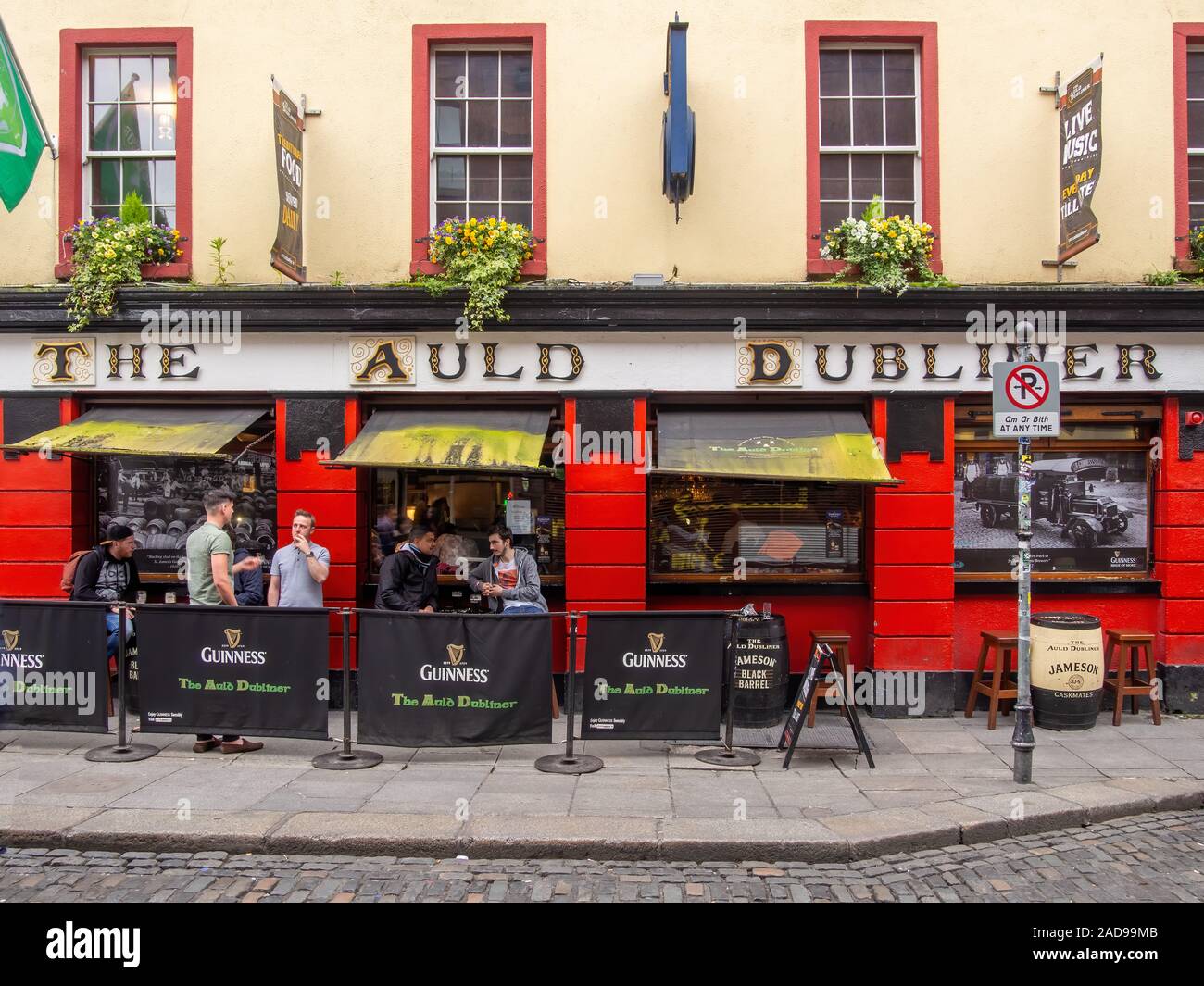 The Auld Dubliner Pub, Dublin Stock Photo - Alamy