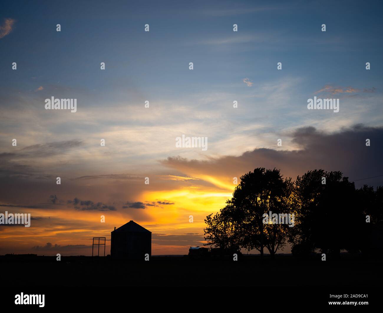 Midwestern farm hi-res stock photography and images - Alamy