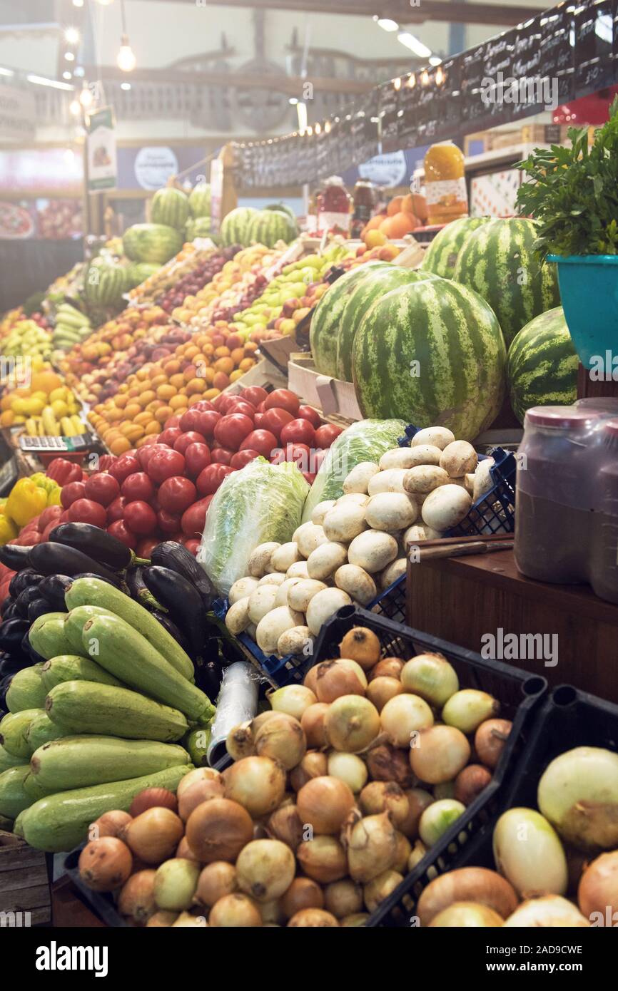 Vegetable farmer market counter Stock Photo - Alamy