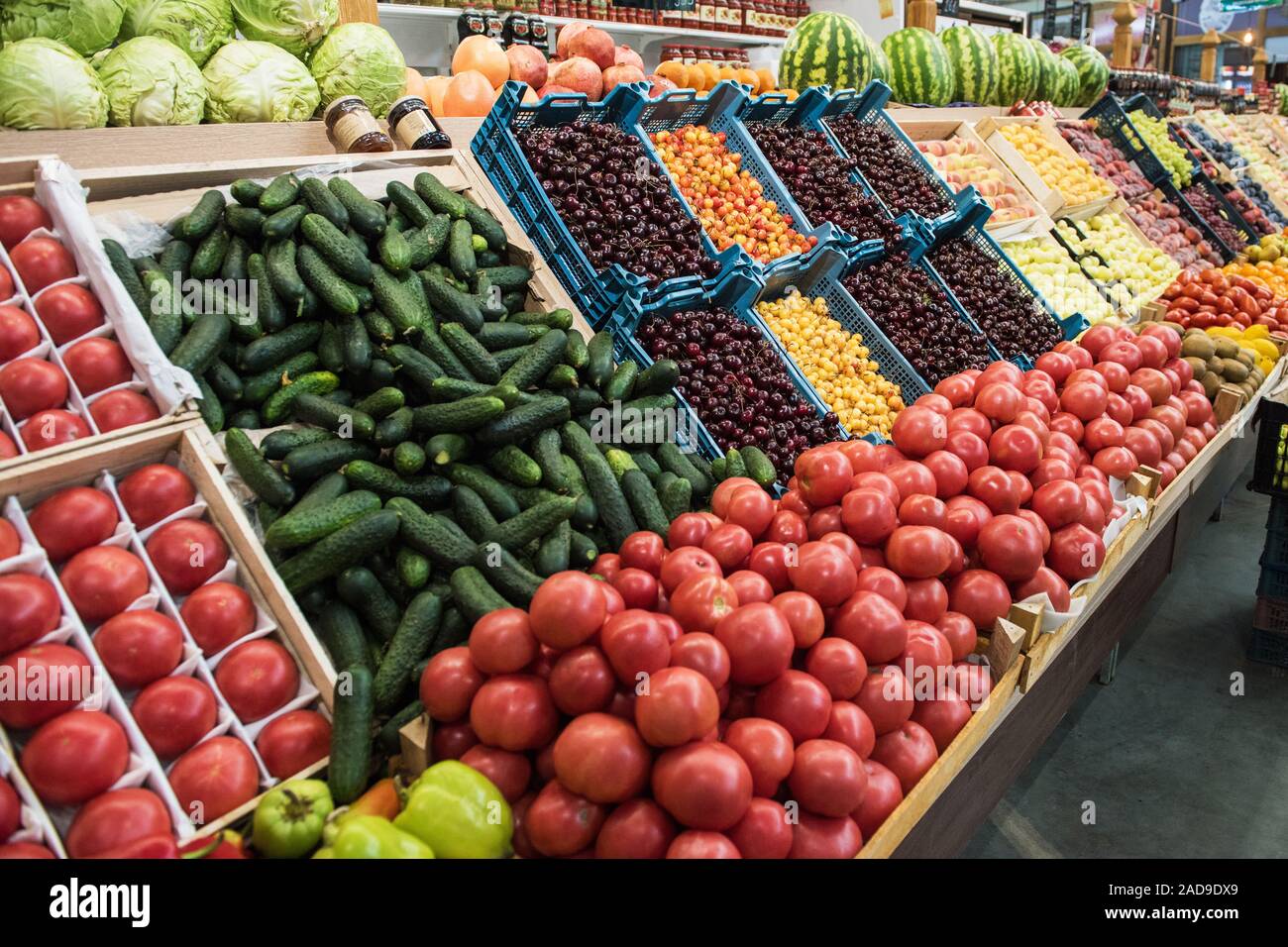 Vegetable farmer market counter Stock Photo - Alamy