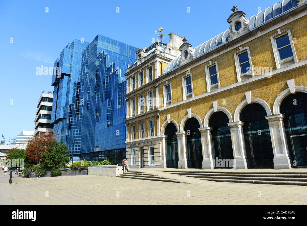 The Northern & Shell Building and the Old Billingsgate building along ...