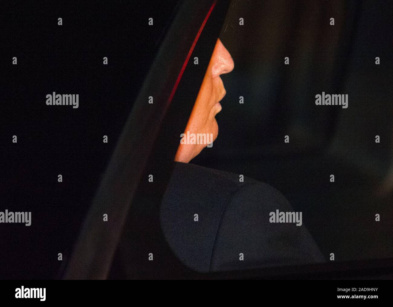 Donald trump side profile hi-res stock photography and images - Alamy