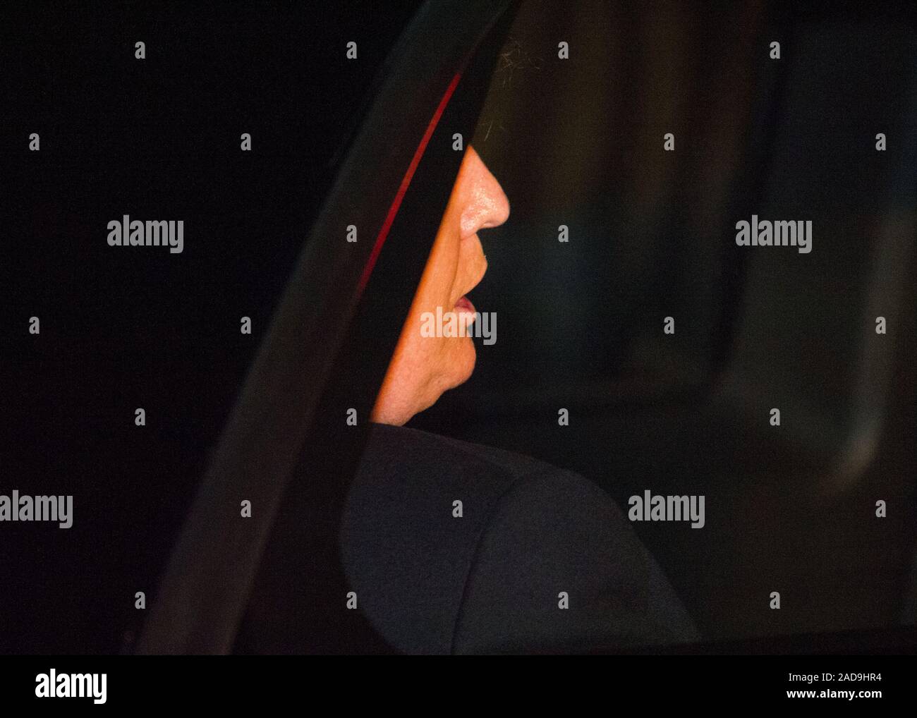 Donald trump side profile hi-res stock photography and images - Alamy