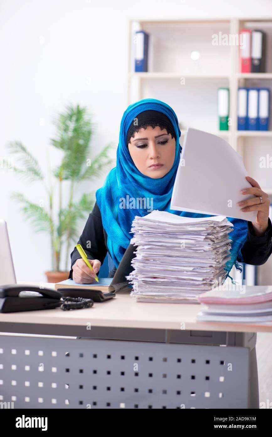 Female employee in hijab working in the office Stock Photo - Alamy