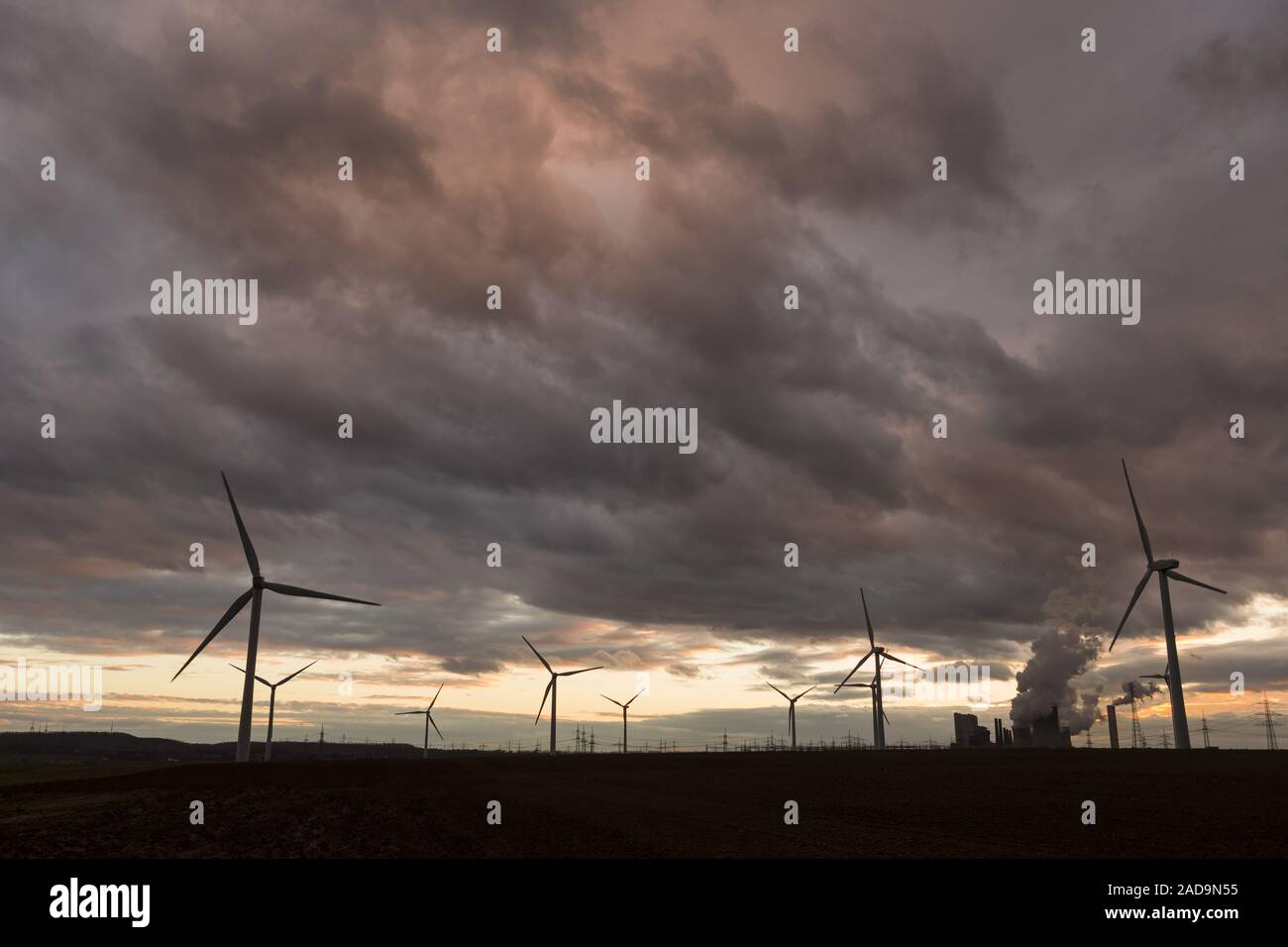 Fossil energy hi-res stock photography and images - Alamy