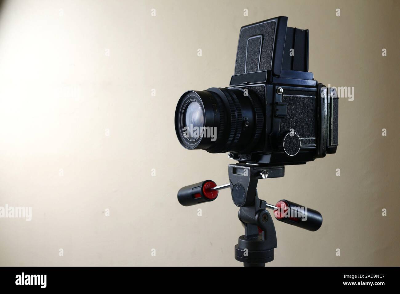Photo of an old and vintage medium format film camera on a tripod Stock ...