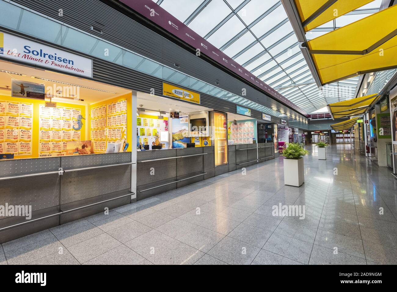 Travel agency interior hi-res stock photography and images - Alamy