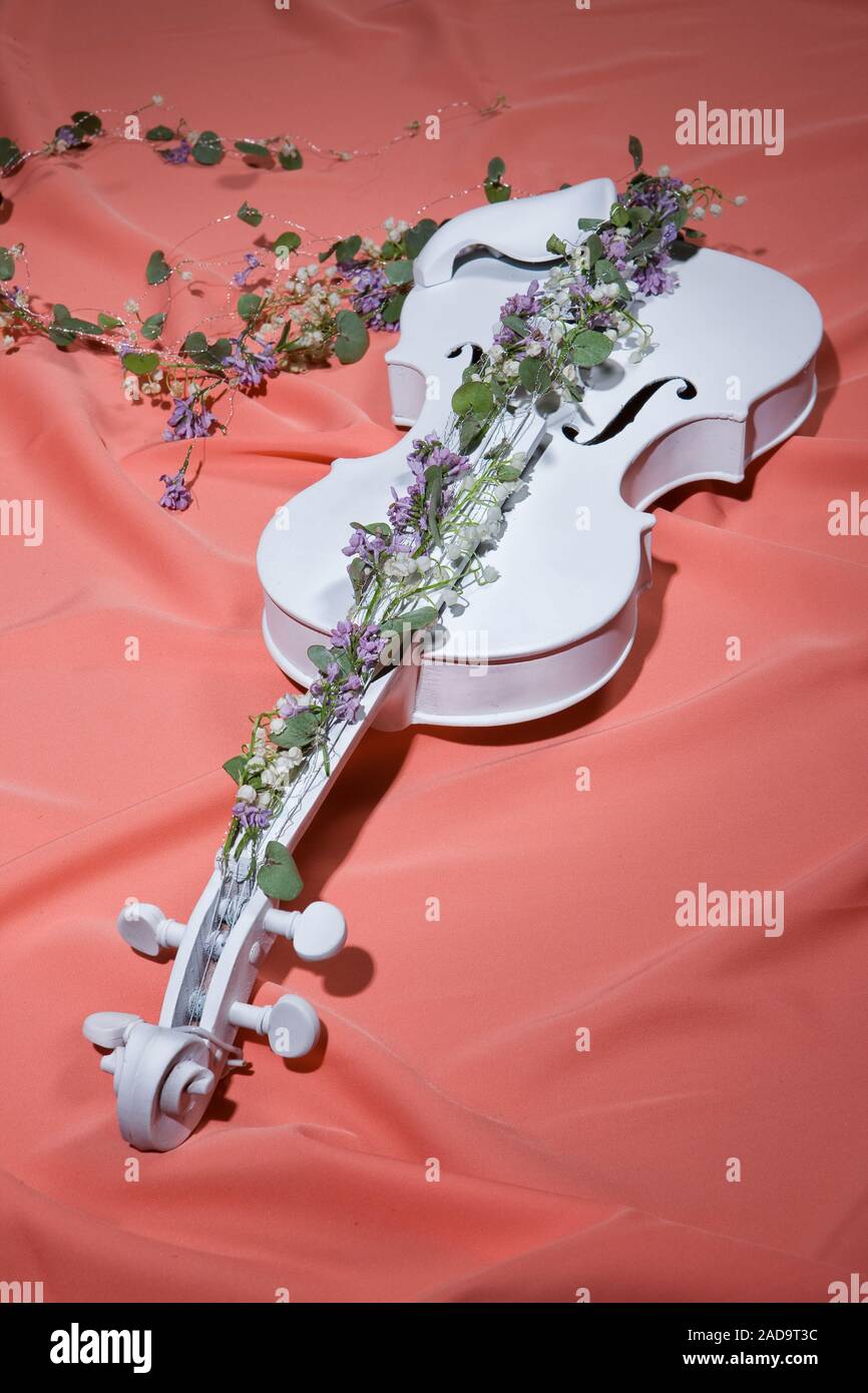 Stringed flowers hi-res stock photography and images - Alamy