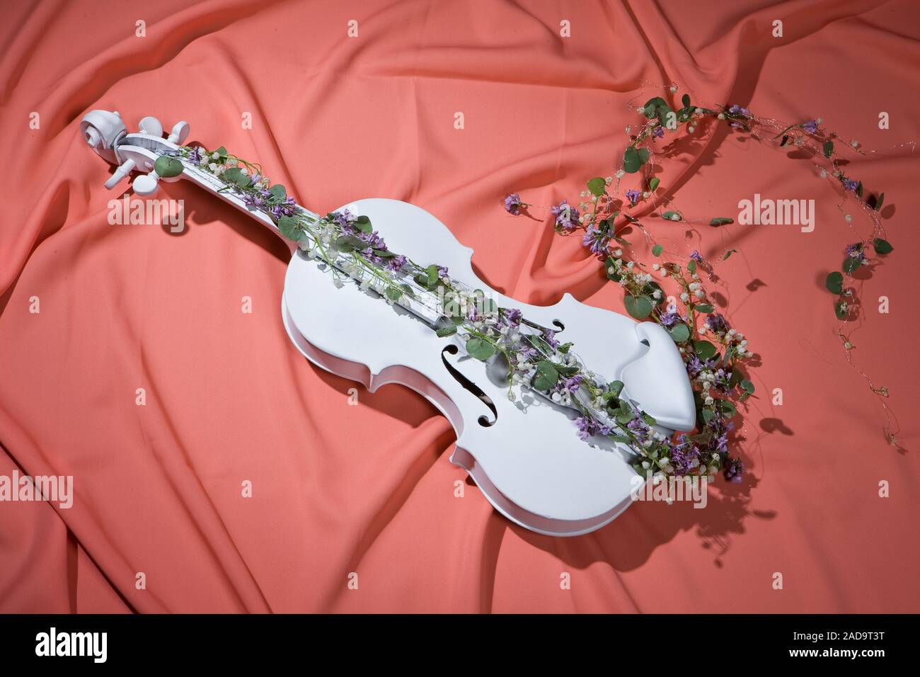 Violin And Flowers Stock Photo - Alamy
